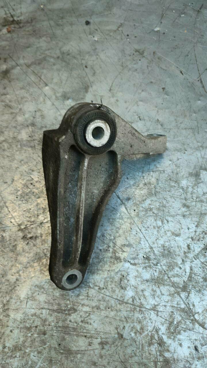 Кронштейн МКПП Ford Focus 2 (2004 - 2008) 3M516P093AE