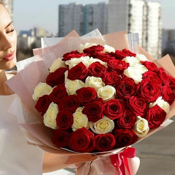 Монобукет Букет Маркет "Красные белые розы", роза, 51 цветок, 50см