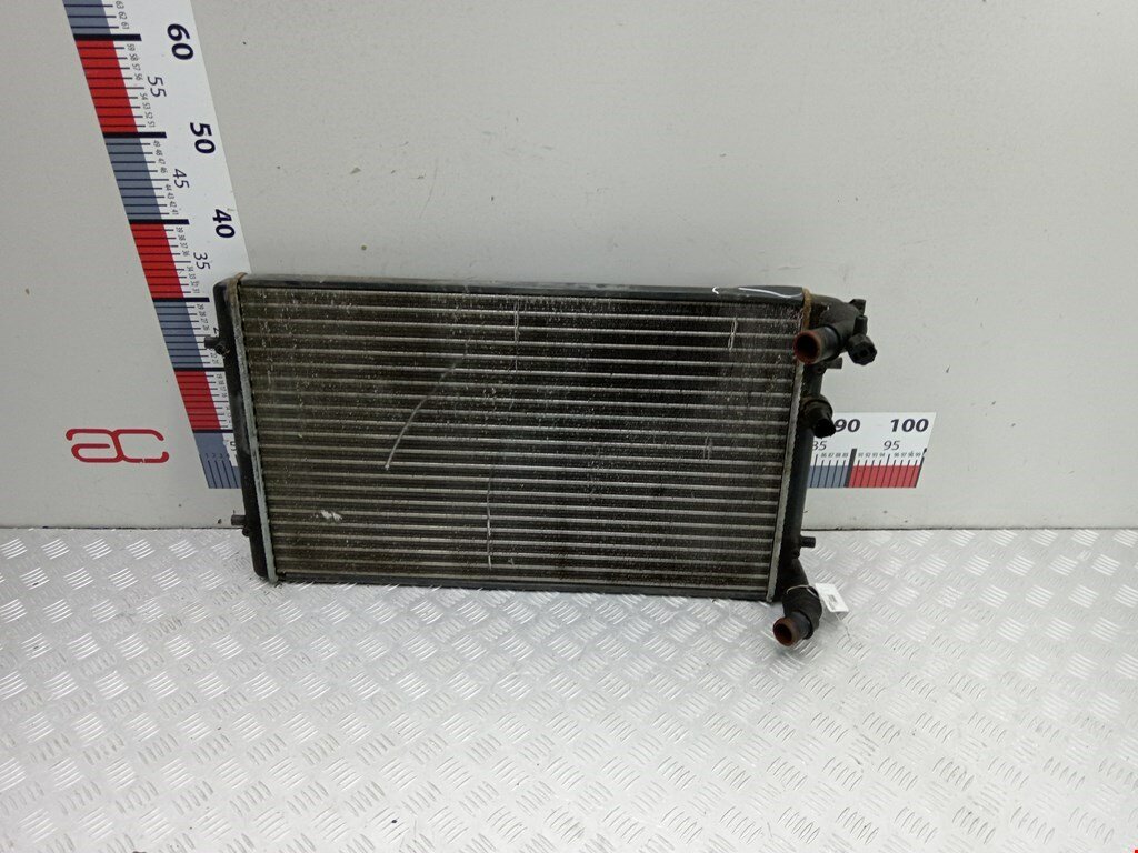 Радиатор основной Volkswagen Golf 4 1J0121253AD арт. 1870767