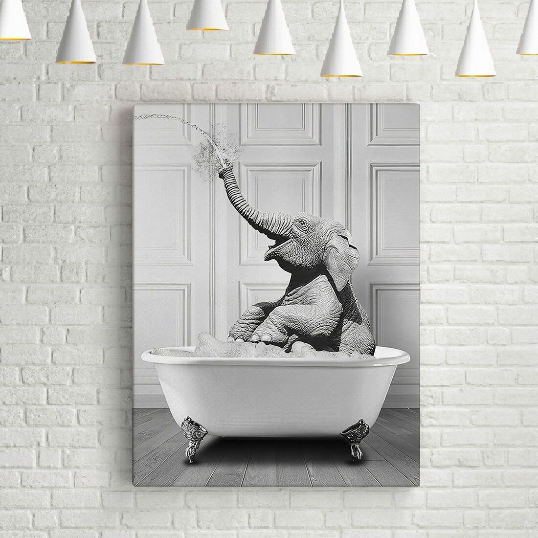 Картины для интерьера 40х60 Слон в ванной черно-белый