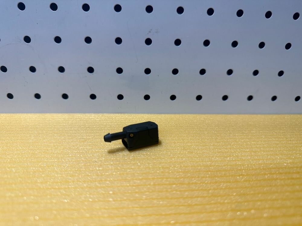 Форсунка омывателя (распылитель) МАН ТГА ТГС ТГХ ТГЛ ТГМ вольво ФШ ФМ лобового стекла (MAN VOLVO)