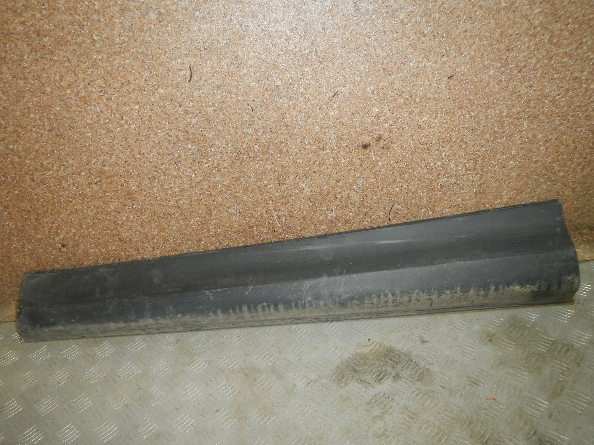 Б/У Молдинг двери передней левой, Mazda (Мазда)-CX-5 (12-) MAZDA CX-5 (12-) Царапины, сломано 3 крепления. 517983 MAZDA ...