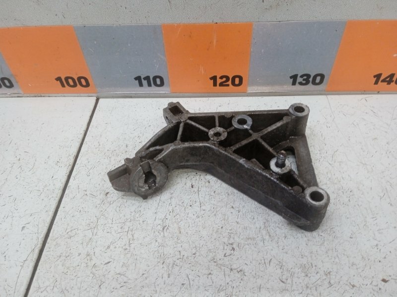 Б/У опоры двигателя, подушки двигателя, Ваз 2110 Кронштейн двигателя Лада 2110 2002 21103 Лев. 267659 LADA арт. 21101001157