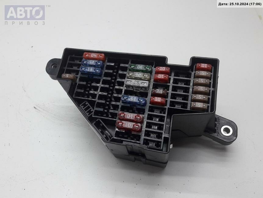 Блок предохранителей Volkswagen Golf-5