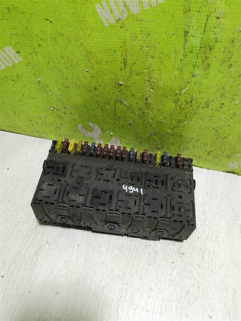 Блок предохранителей VW Passat B3 1988-1993