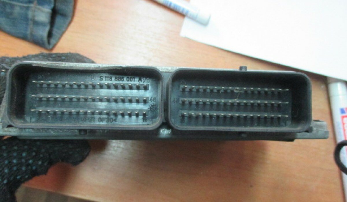 Блок управления двигателем Logan I Renault 8200661124