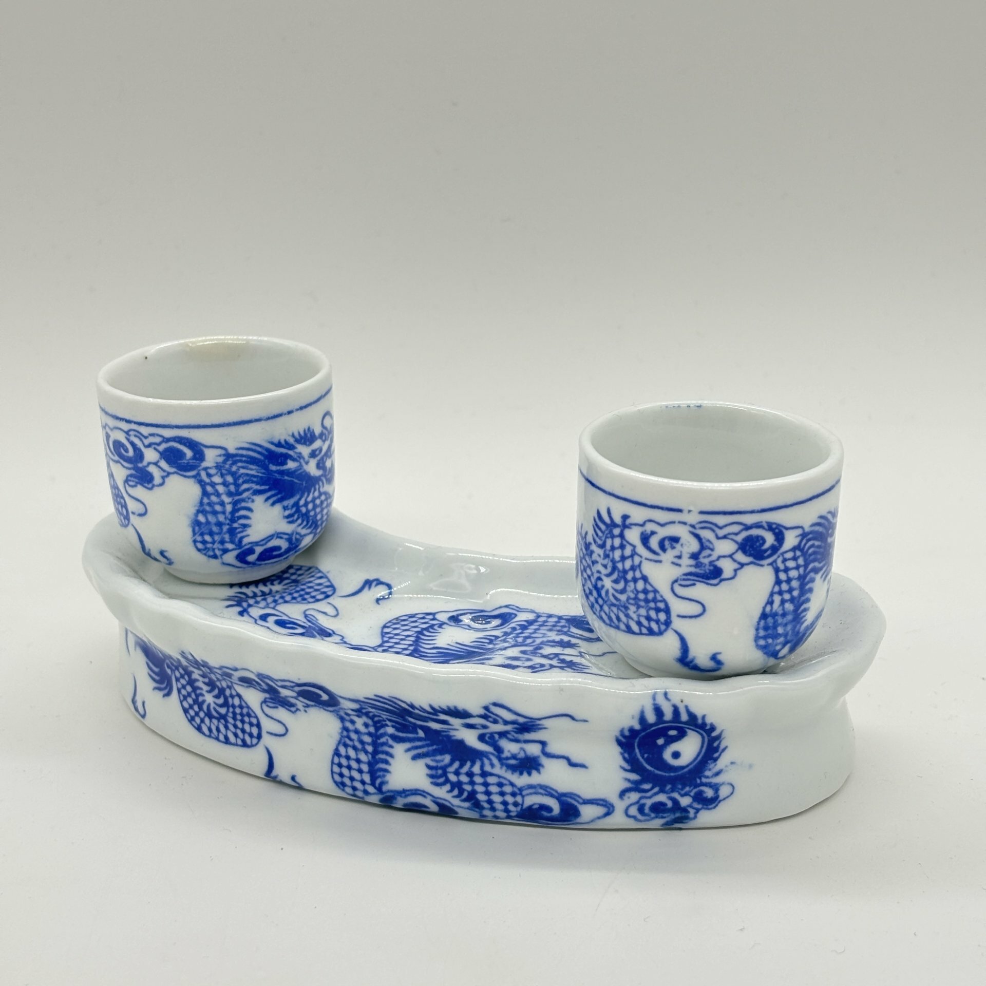 Набор для подачи крепких напитков с изображенем дракона на две персоны, фарфор