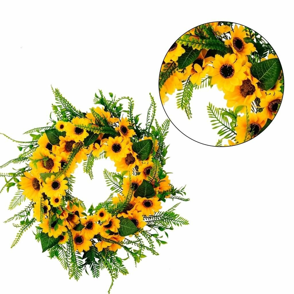 Входная дверь украшена гирляндой из маленьких желтых цветов