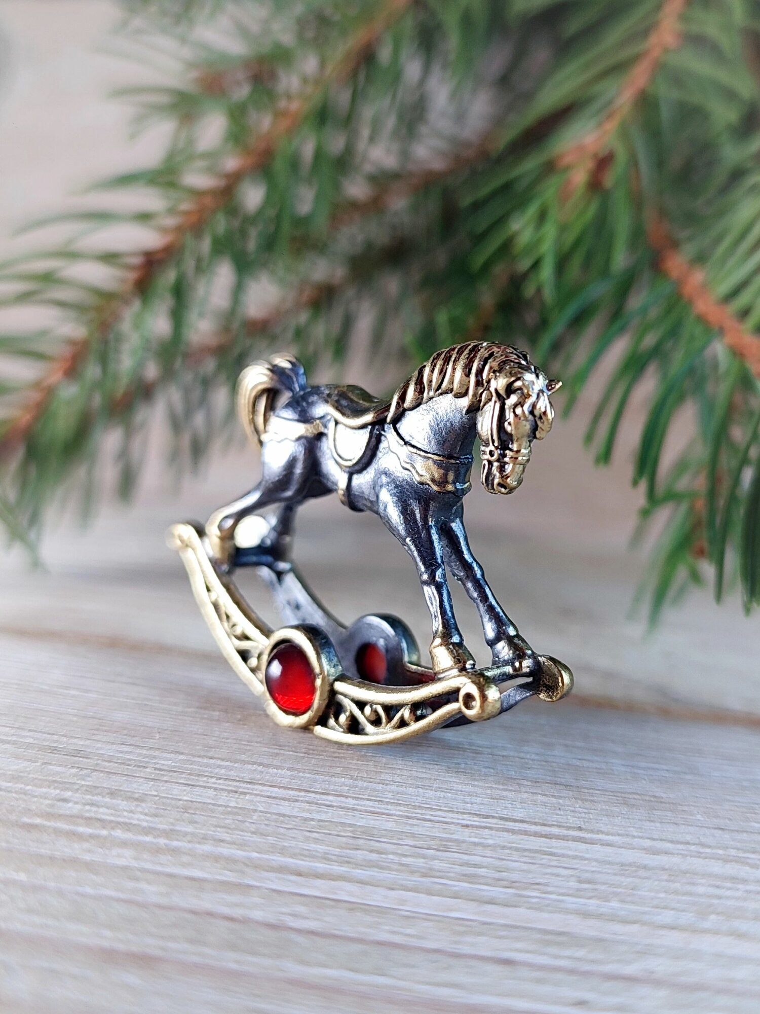 Фигурка Лошадка-качалка, Символ Нового года, миниатюрная лошадь, ручная работа из бронзы, 4.7 см х 2,5 см