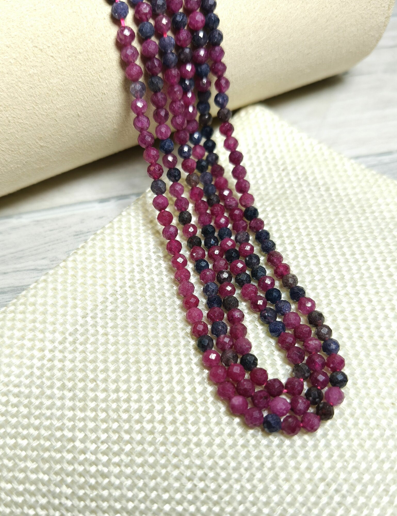 Бусины корунд микс (рубин и сапфир) A граненый 3,5 мм (нить 19 см), Suntrim