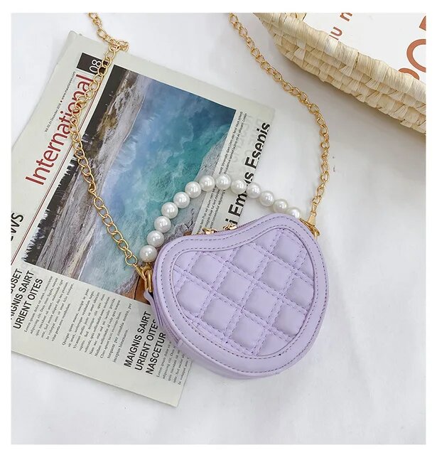 Мини-сумочка через плечо для девочек с жемчужной ручкой, кошелек-кошелек в форме сердца, милая детская сумка-кроссбоди в форме сердца.