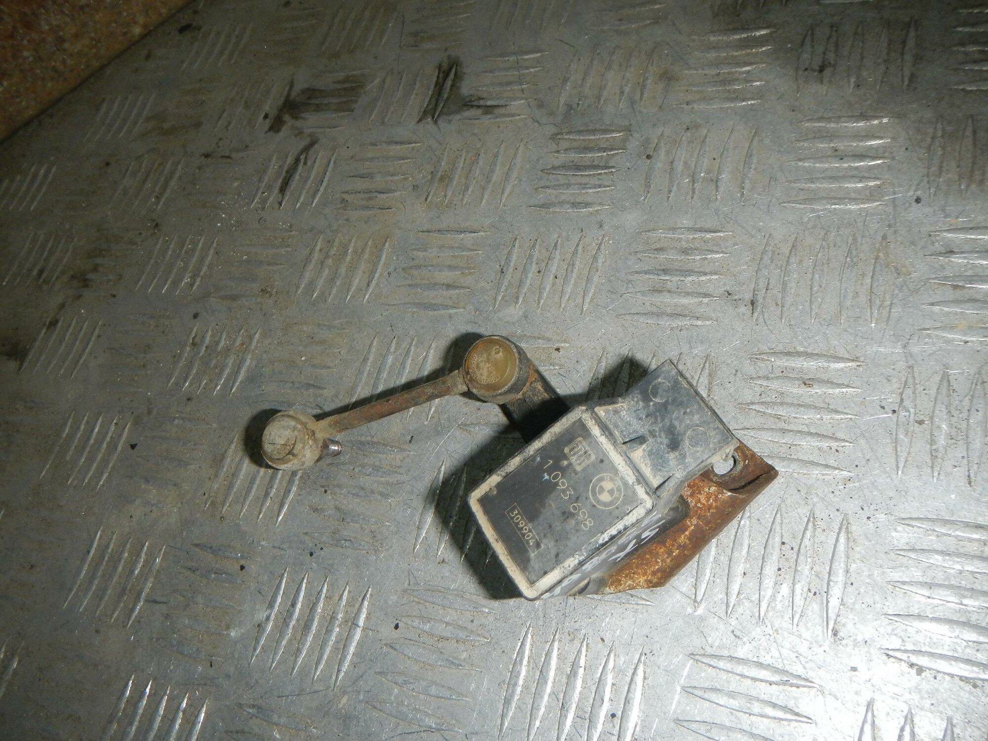 Б/У Датчик регулировки дорожного просвета, BMW (БМВ)-X5 (E53) (99-06) BMW X5 (E53) (99-06) Без видимых повреждений. 4980...