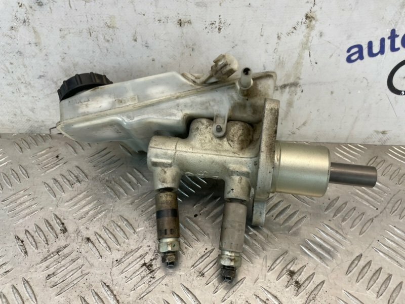 Б/У цилиндр главный тормозной Ford Focus 2006 CB4 HWDB 54502 FORD арт. 1547484, 1743324, 1310249, 03350891031