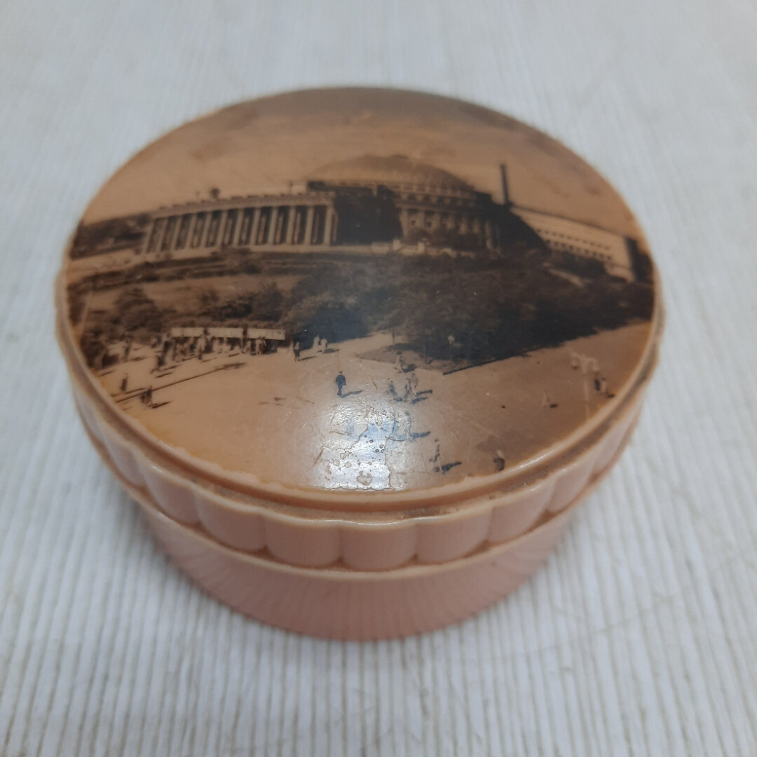 Шкатулка карболитовая "Ленинград", Завод пластмасс Новосибирск, СССР.