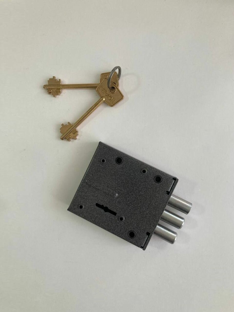 Замок универсальный накладной герион БЛОК-2М сейфовый с 2-мя ключами