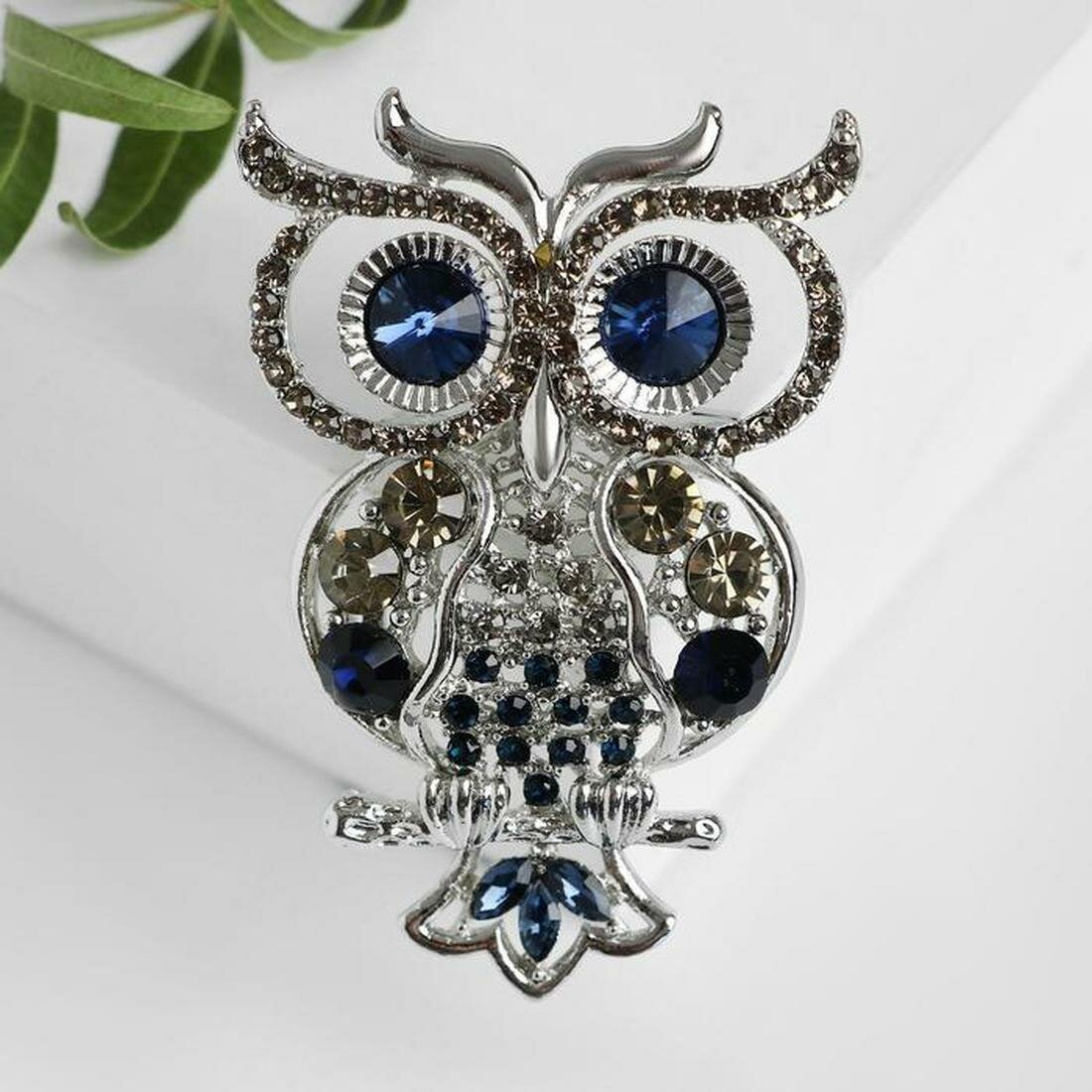 Брошь, стразы