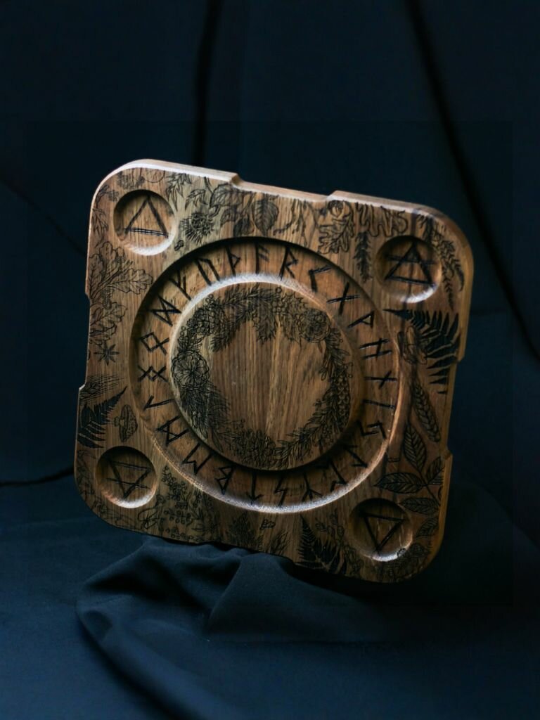 Рунический алтарь "Колдовские Травы", массив дуба, 29 х 29 см