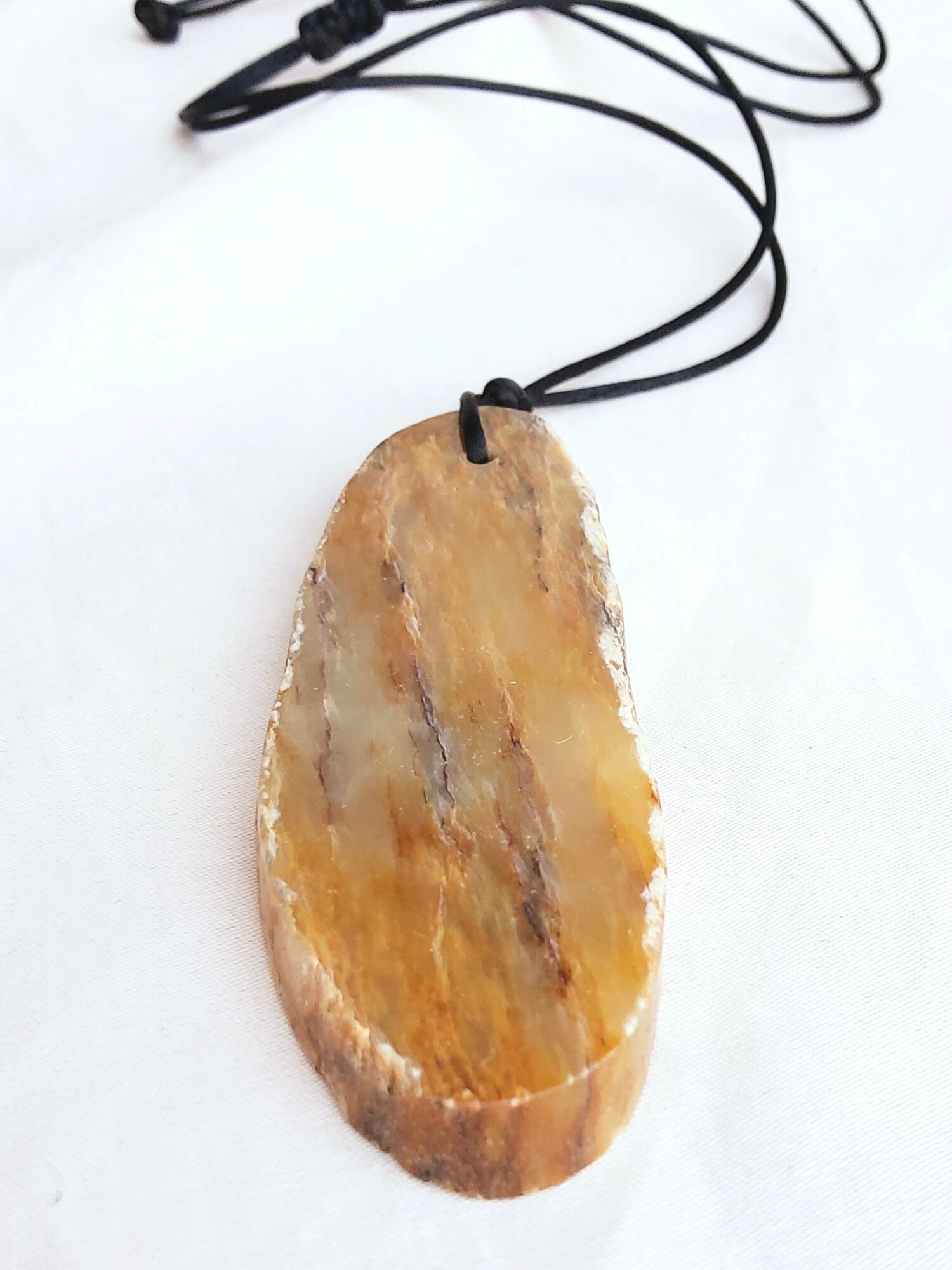 Подвеска, нефрит