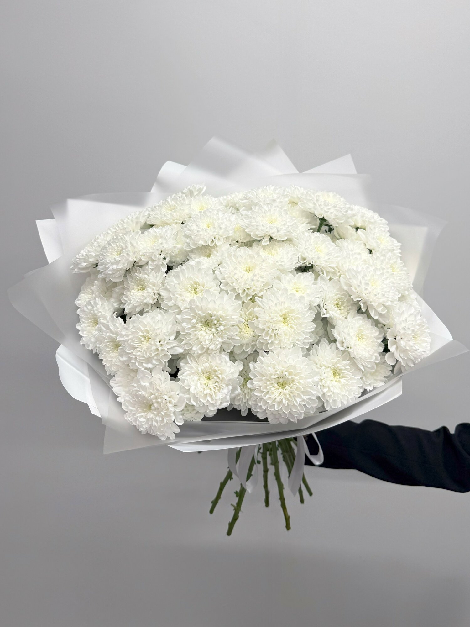 Букет живых цветов, белые хризантемы 15 шт "Алтай" , флау стор