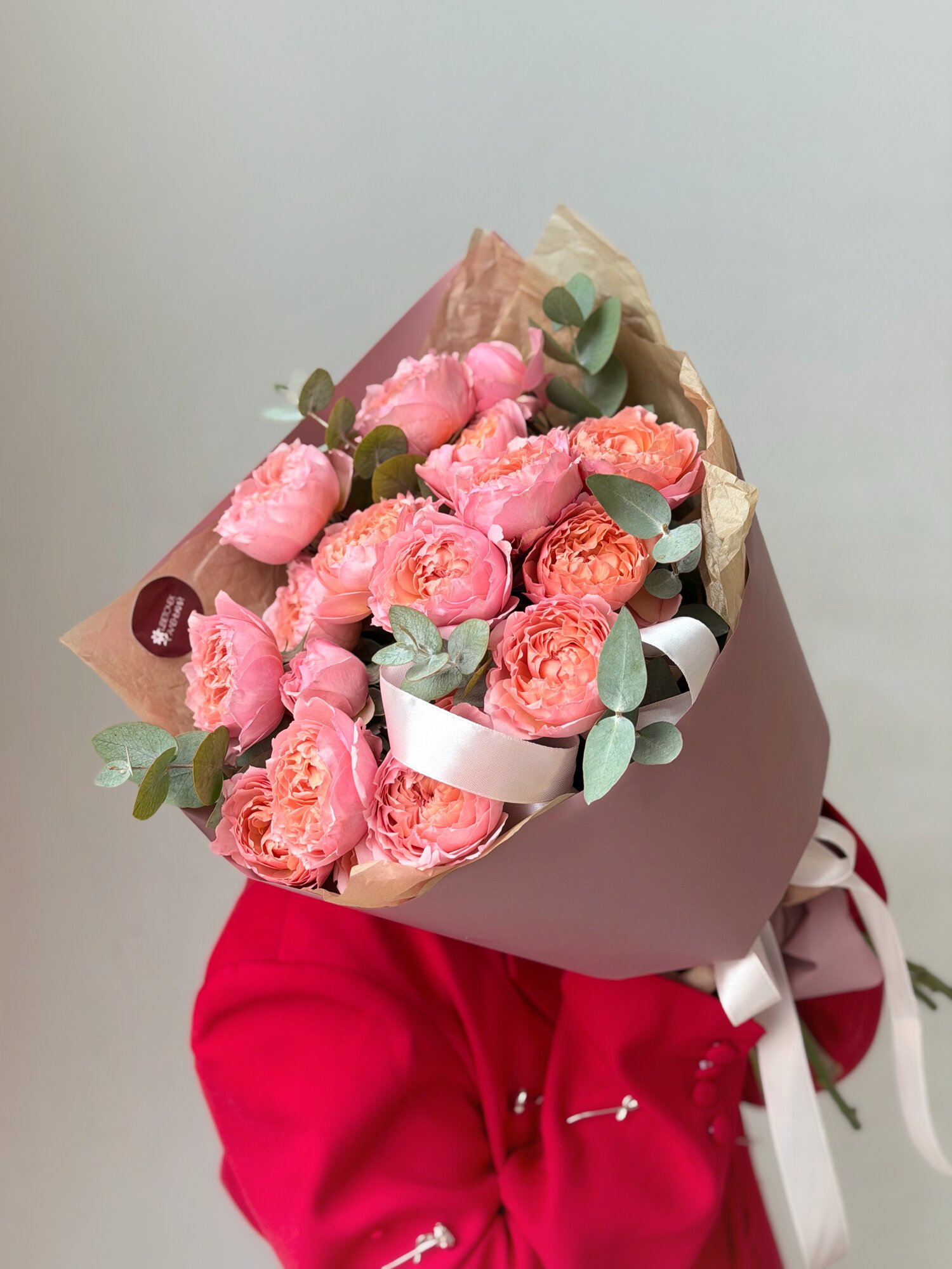 Монобукет Джульетта, розы пионовидные, оранжевый, розовый, зеленый, золотистый