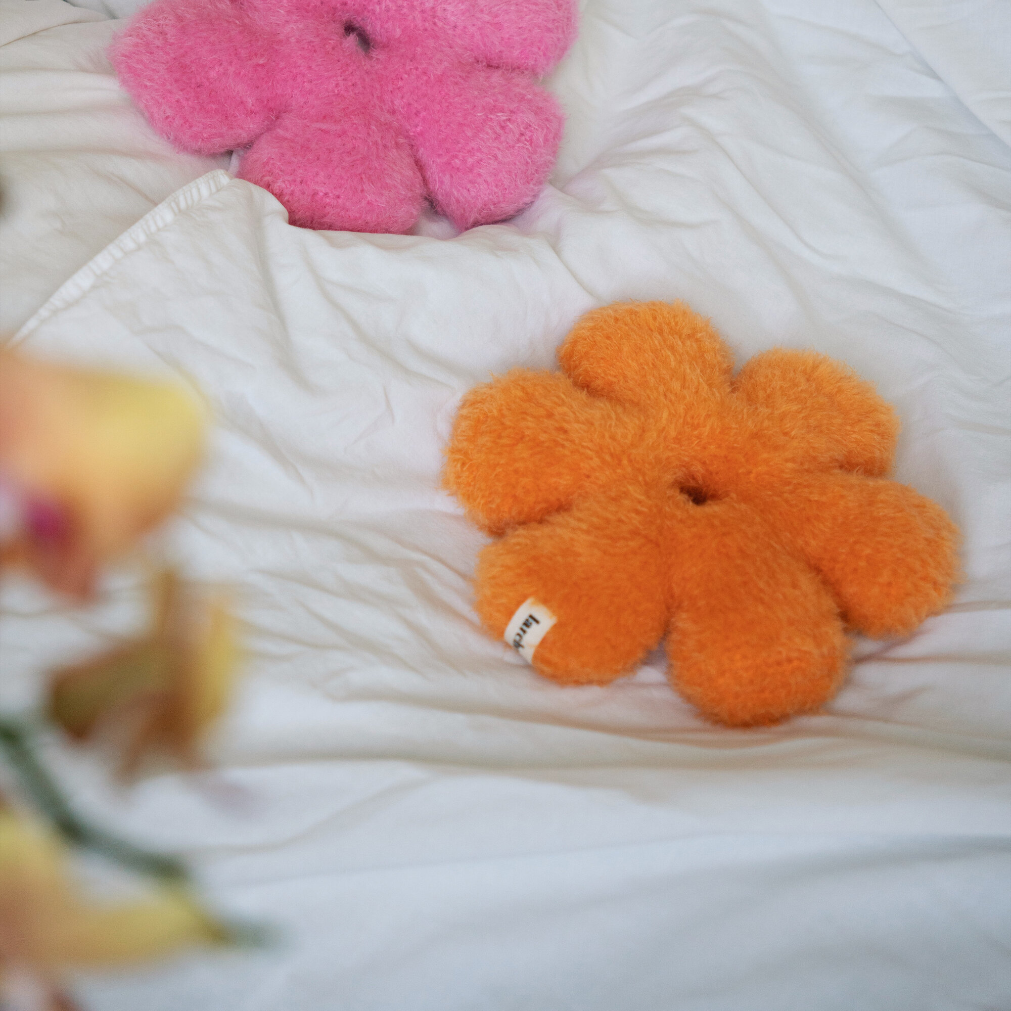 Подушка декоративная в форме цветка Lil fluffy pillow orange