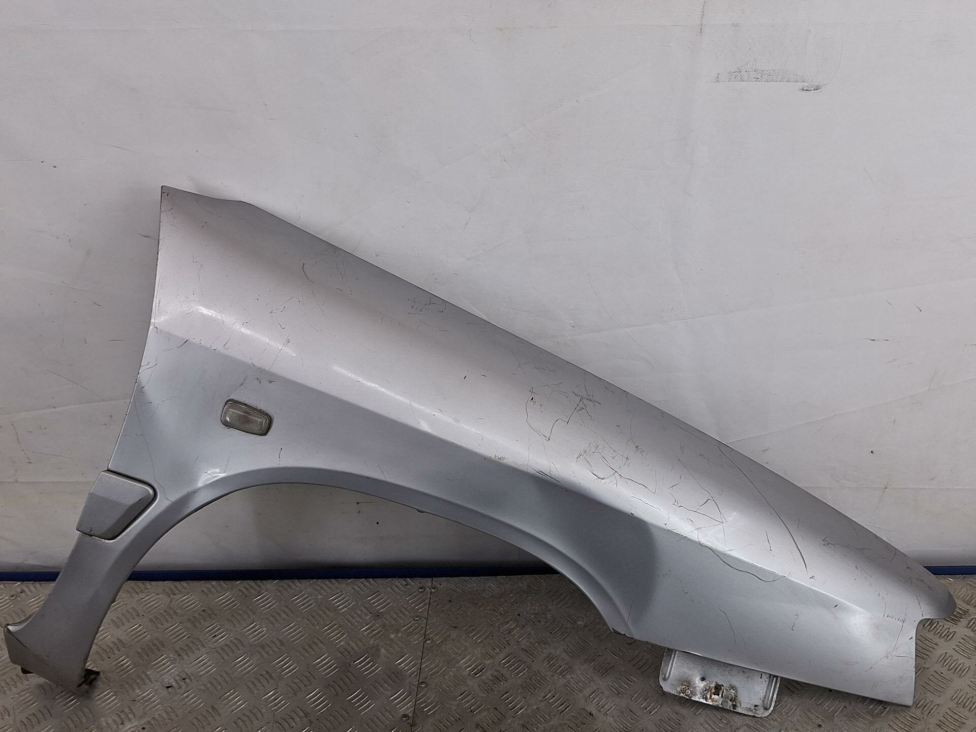 Крыло переднее правое Citroen Xantia рест. 1999