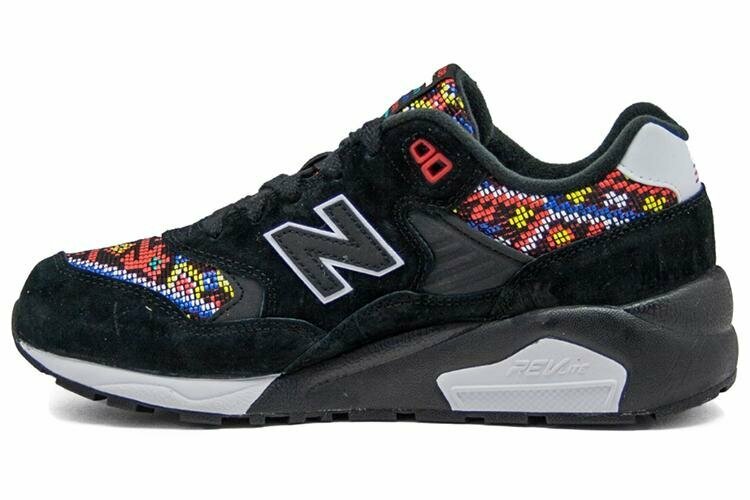 Кроссовки 580