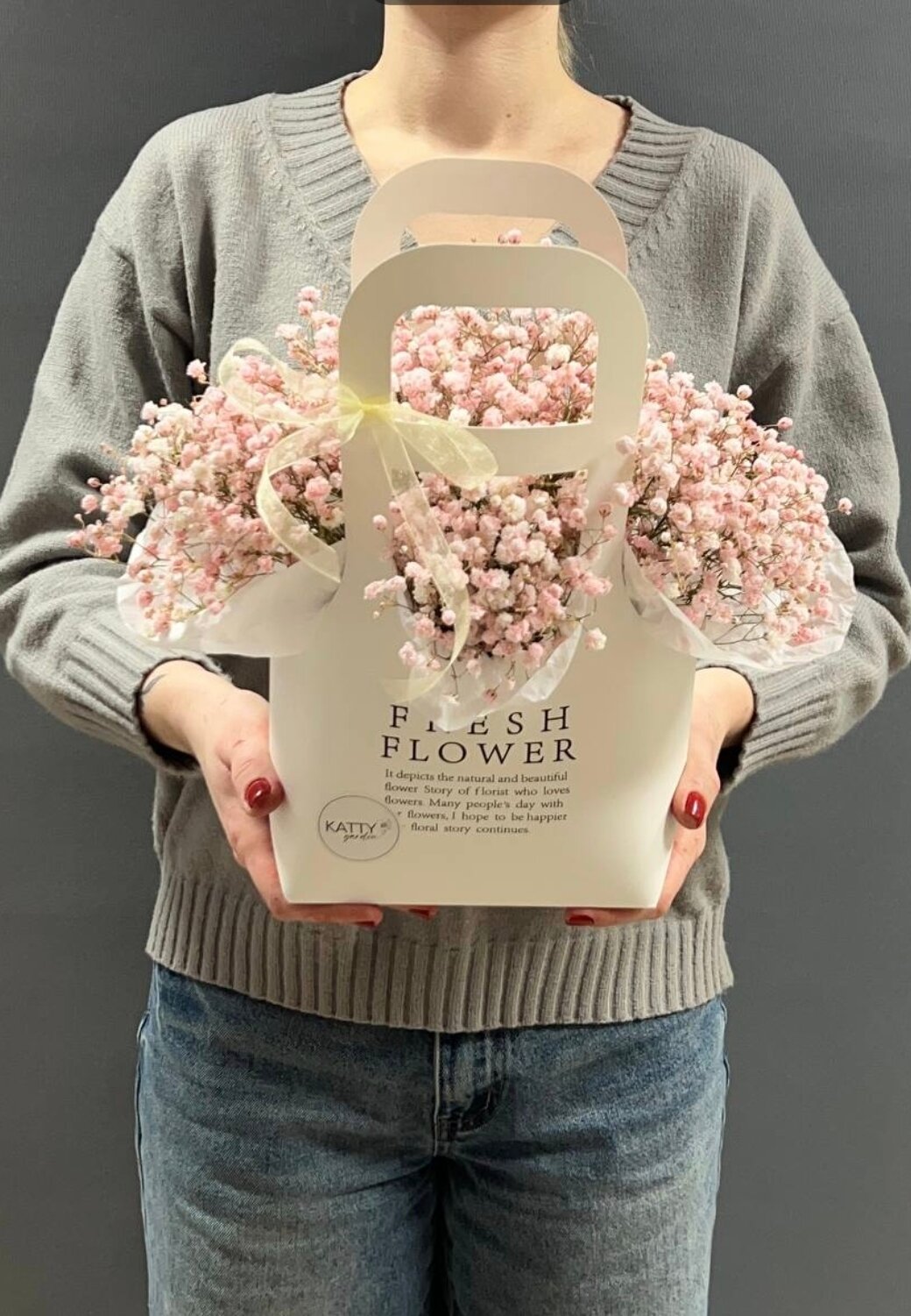 Композиция из гипсофилы в стильной сумочке от KATTY GARDEN, записка В подарок