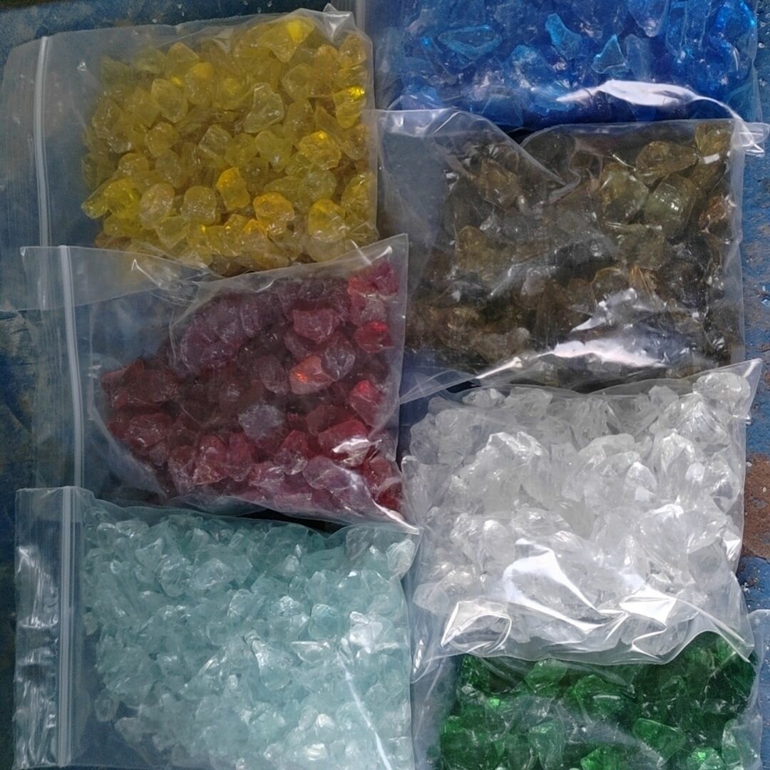 Нерегулярный стеклянный песок, прозрачные натуральные цветные стеклянные частицы, стеклянный гравий, стеклянные блоки для аквариума и ландшафтного дизайна