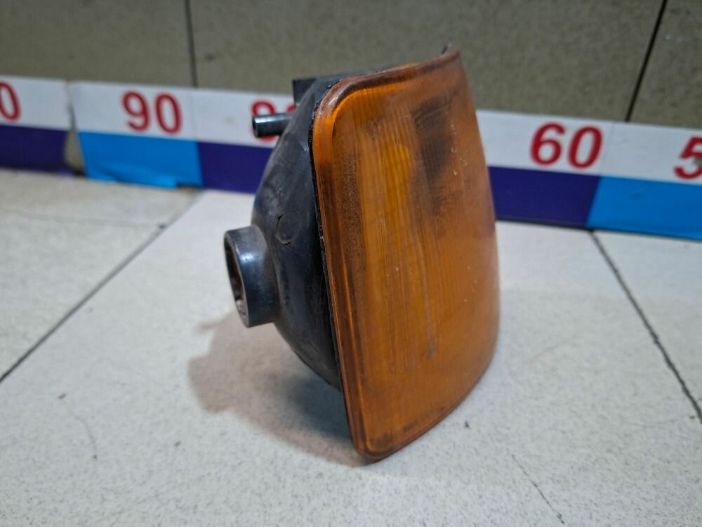 Указатель поворота правый VW Passat B3