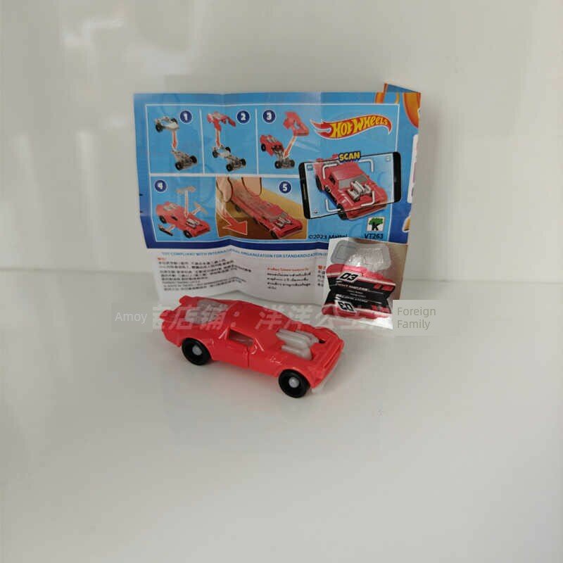 Машинка Hot Wheels 2024 года с маленькими игрушками внутри яйца Kinder Surprise, индийская версия №1 красно-серый
