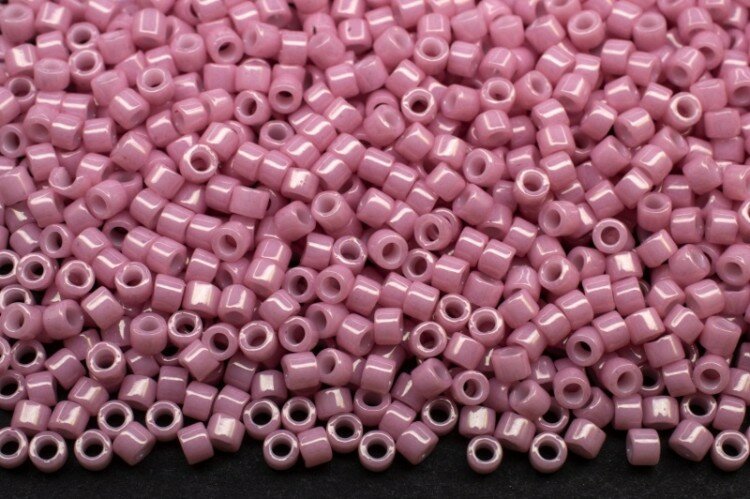 Бисер японский MIYUKI Delica цилиндр 11/0 DB-0210 античная роза, непрозрачный глянцевый, 5 грамм