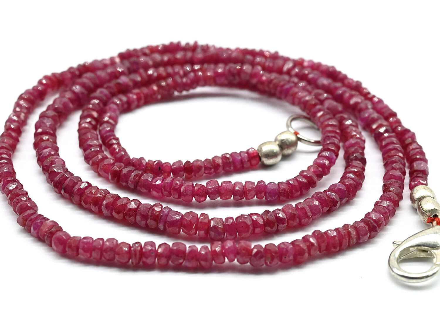 Бусы, корунд