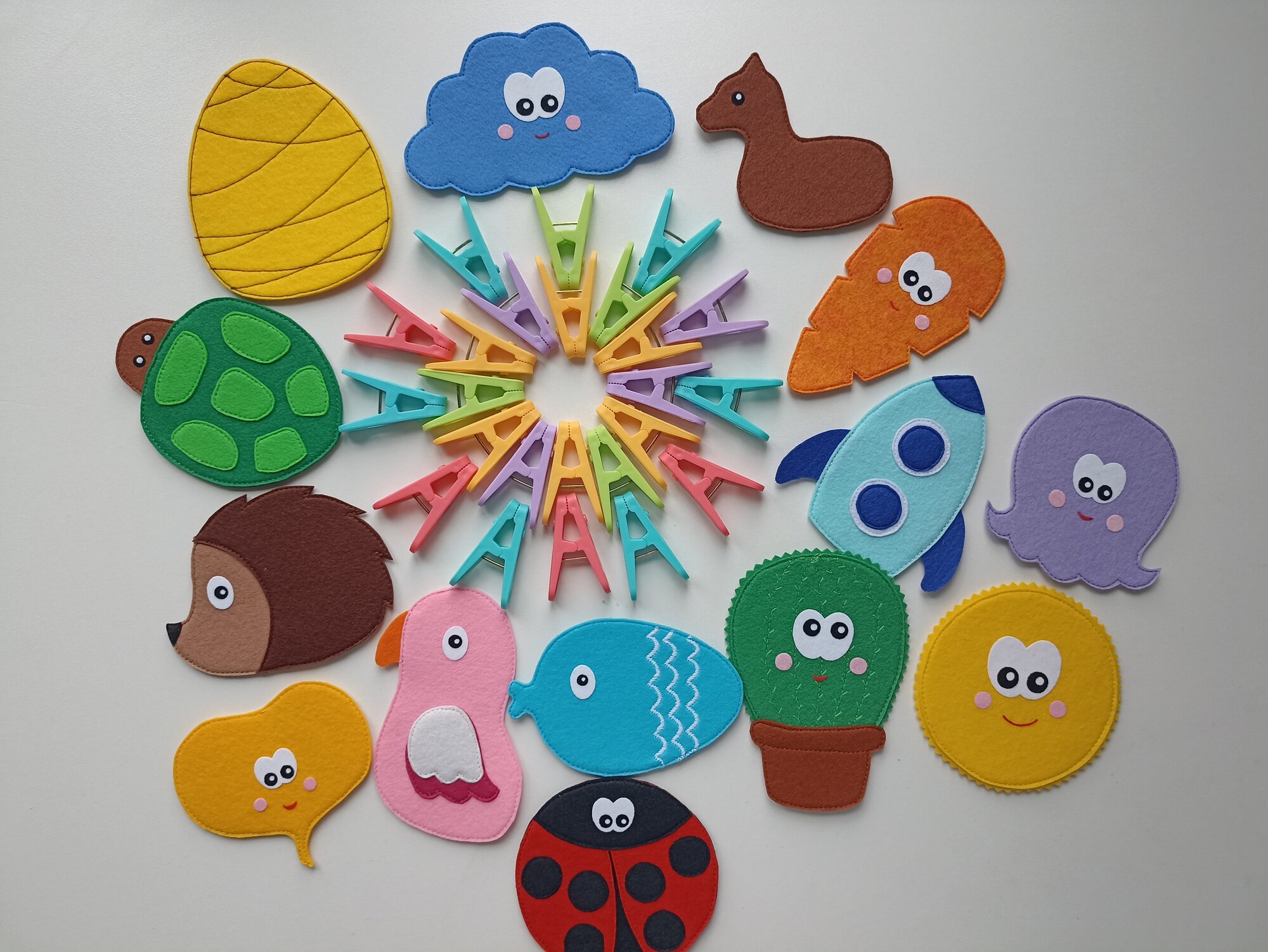 Развивающая игра из фетра Веселые прищепки