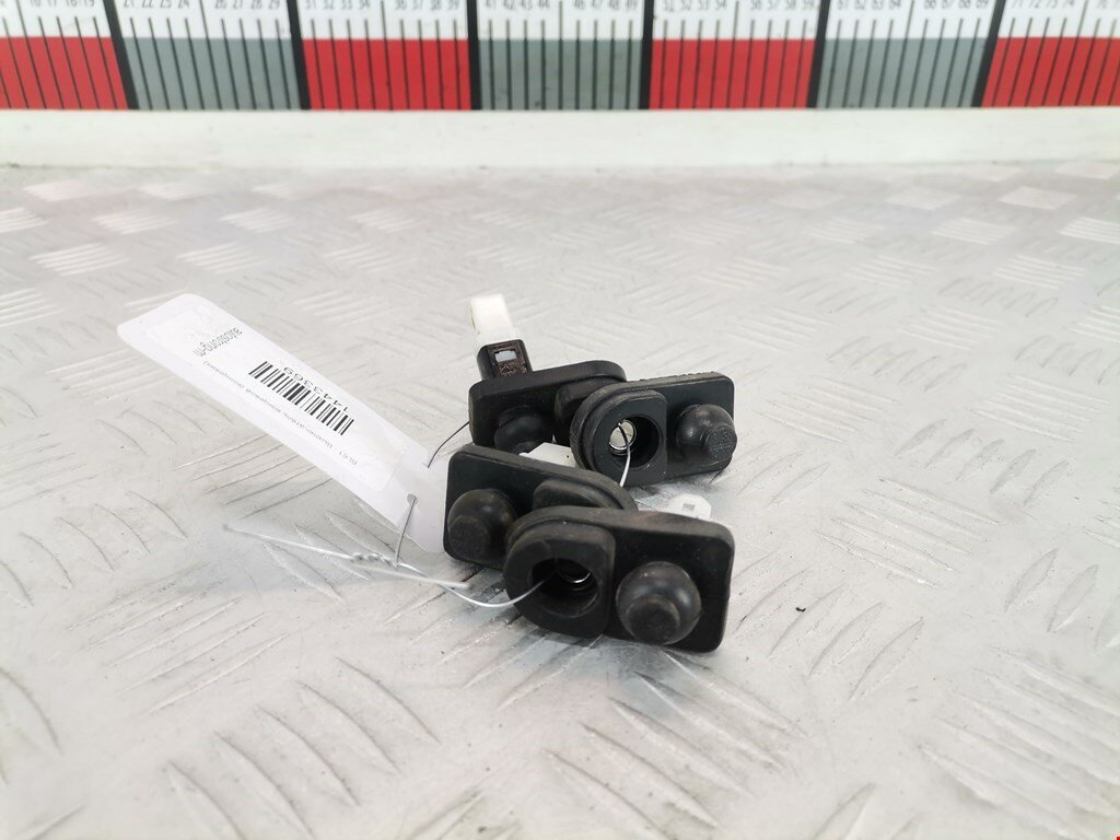 Выключатель концевой (концевик) Hyundai Solaris 2 (RC) 935602V000 арт. 1443369