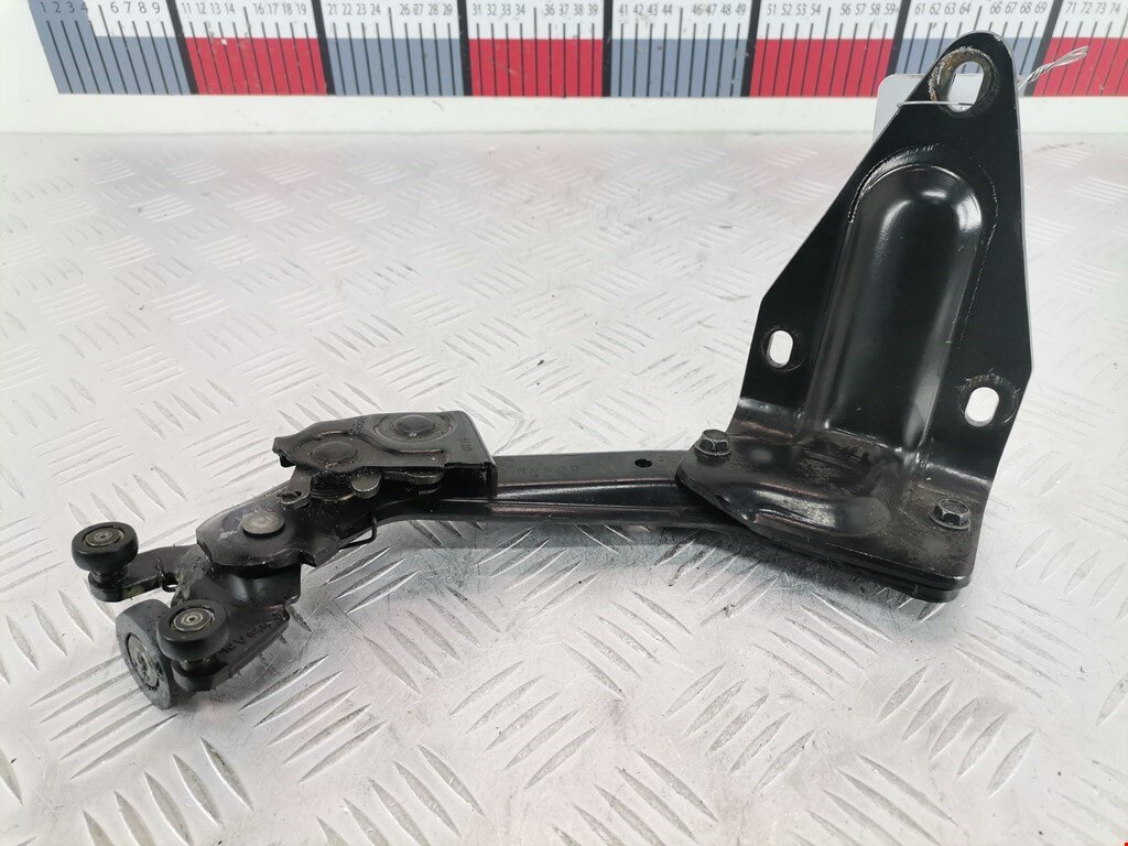 Ролик двери сдвижной Chrysler Voyager 3 04675648AB арт. 1635840