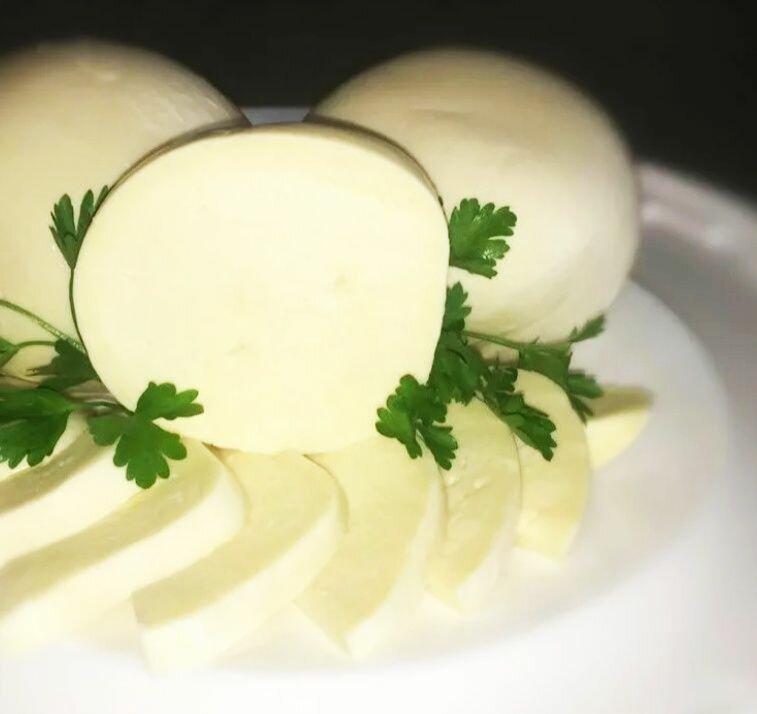 *Сулугуни* батон в вакуумной упаковке 1кг.