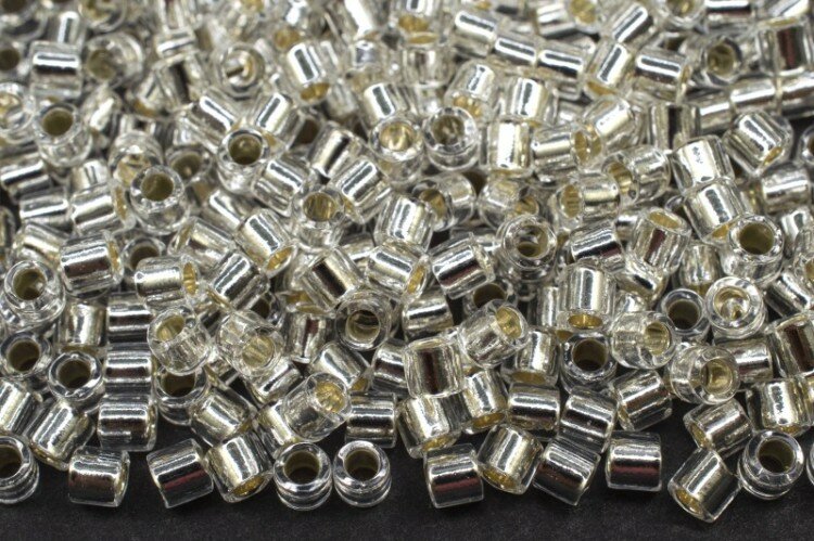 Бисер японский MIYUKI Delica цилиндр 8/0 DBL-0041 хрусталь, серебряная линия внутри, 5 грамм