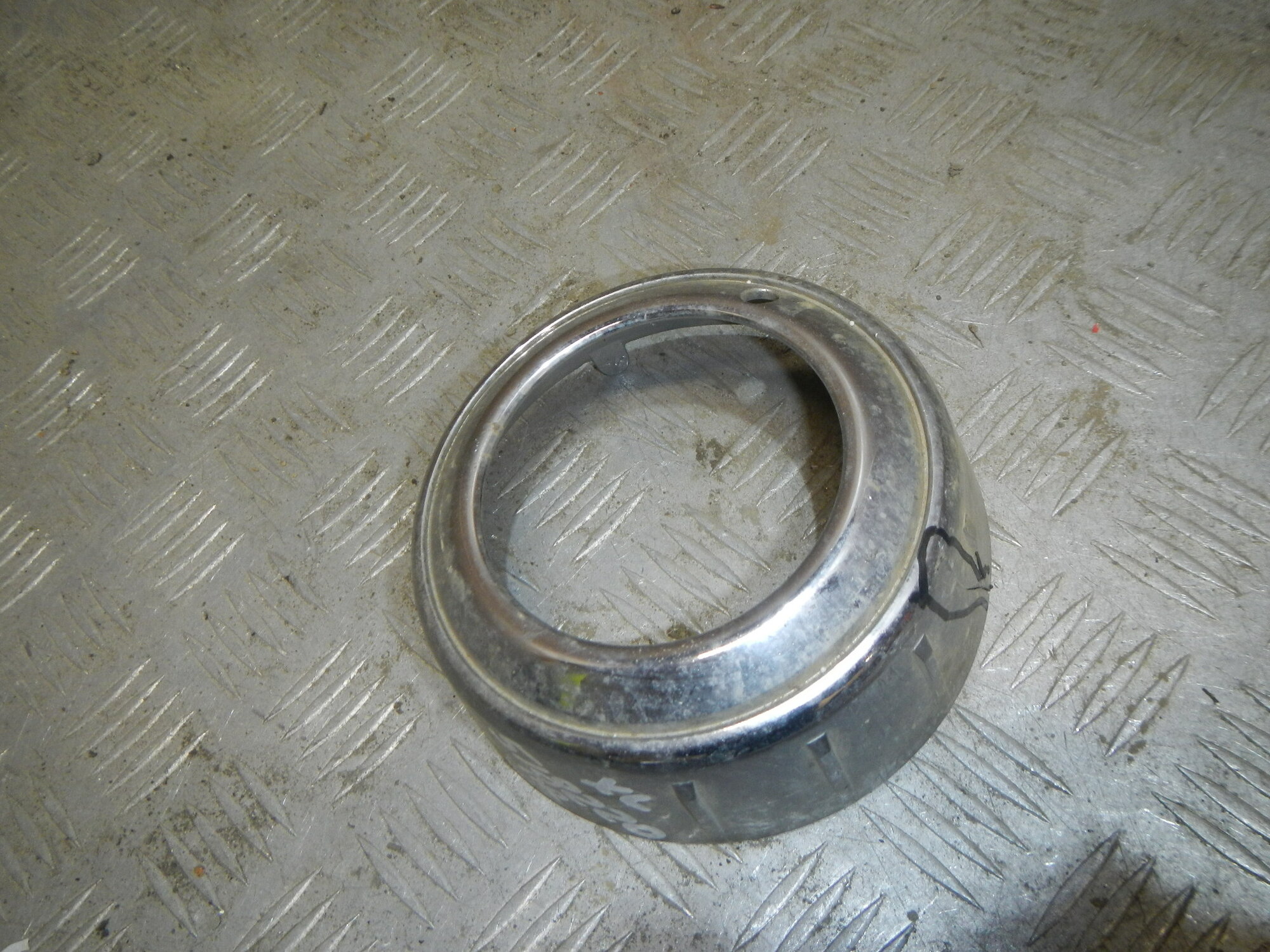 Б/У Рамка противотуманной фары правой, Mitsubishi (Митсубиси)-OUTLANDER XL (CW) (06-12) MITSUBISHI OUTLANDER XL (CW) (06-12) ...