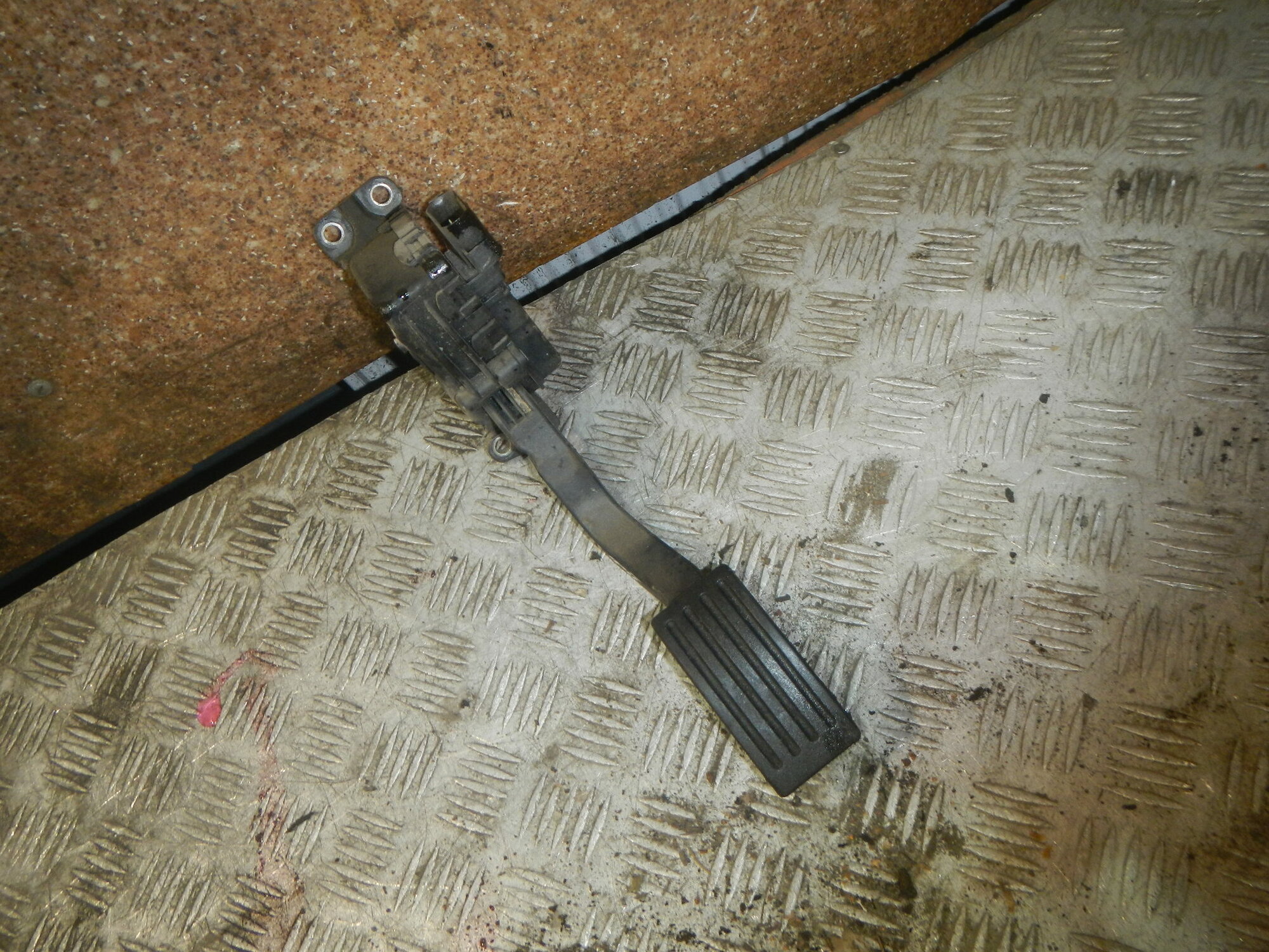 Б/У Педаль газа, Ford (Форд)-FOCUS 2 (08-11) FORD FOCUS 2 (08-11) Без видимых повреждений. 534446 FORD арт. 1544430