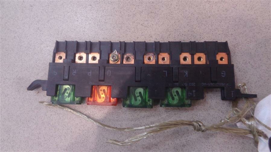 Блок предохранителей подкапотный от Mercedes-Benz C-Сlass W202 1993-2000