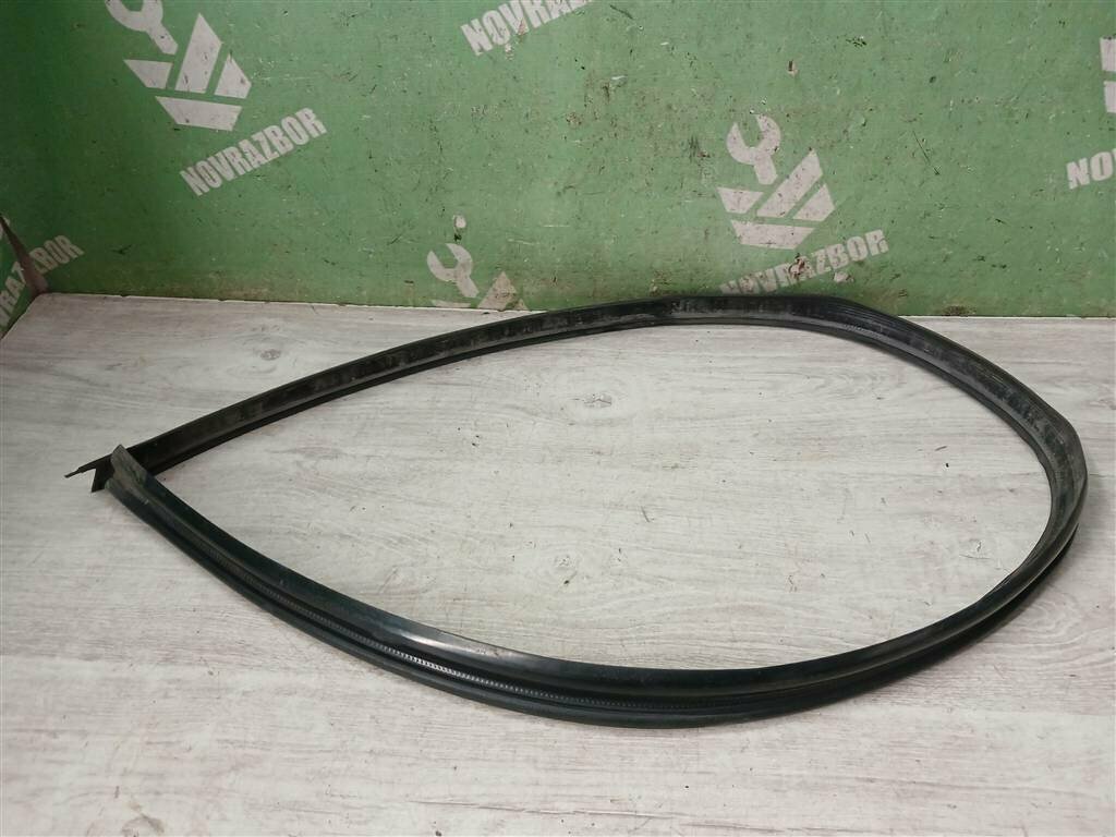 Уплотнитель LADA Granta 2011+