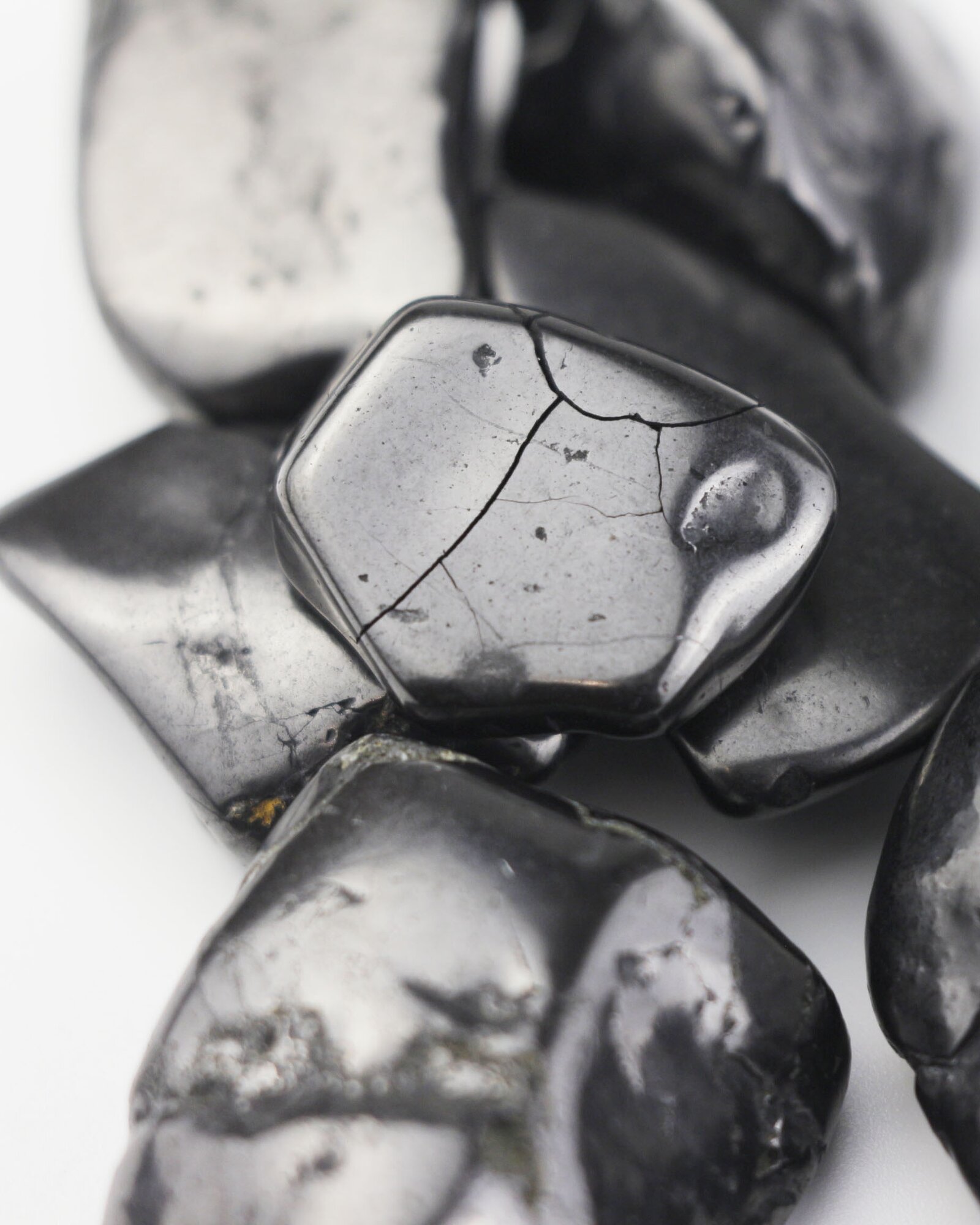 Шунгит натуральный, галтовка, размер L, 100 г