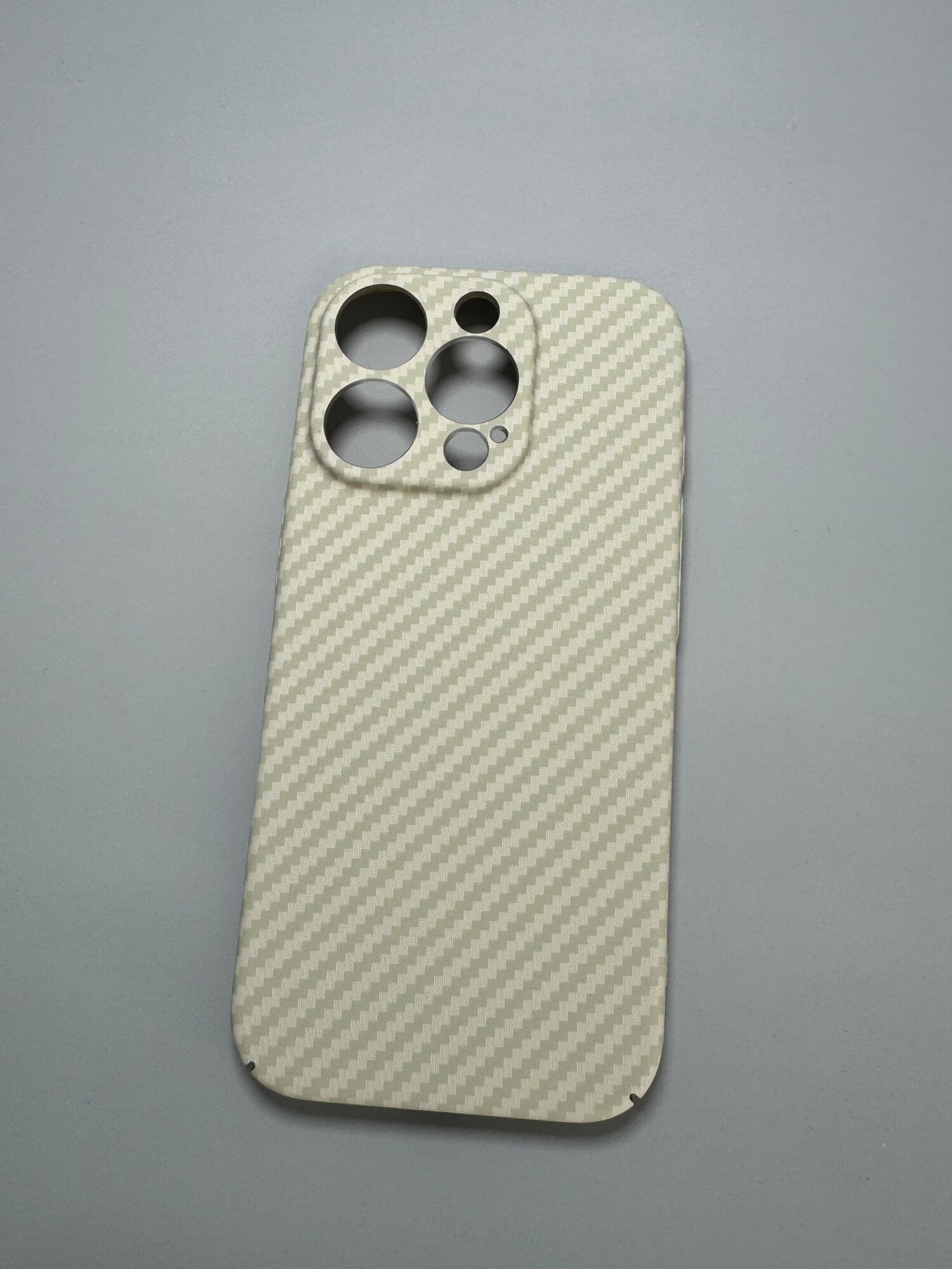 Чехол для Iphone 16 Pro Max Luxo из ударопрочного пластика под карбон