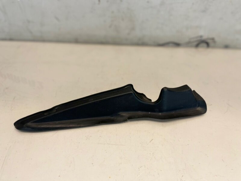 Б/У уголок жабо Renault Megane 2006 LM K4J740 Лев. 46865 RENAULT арт. 8200100590