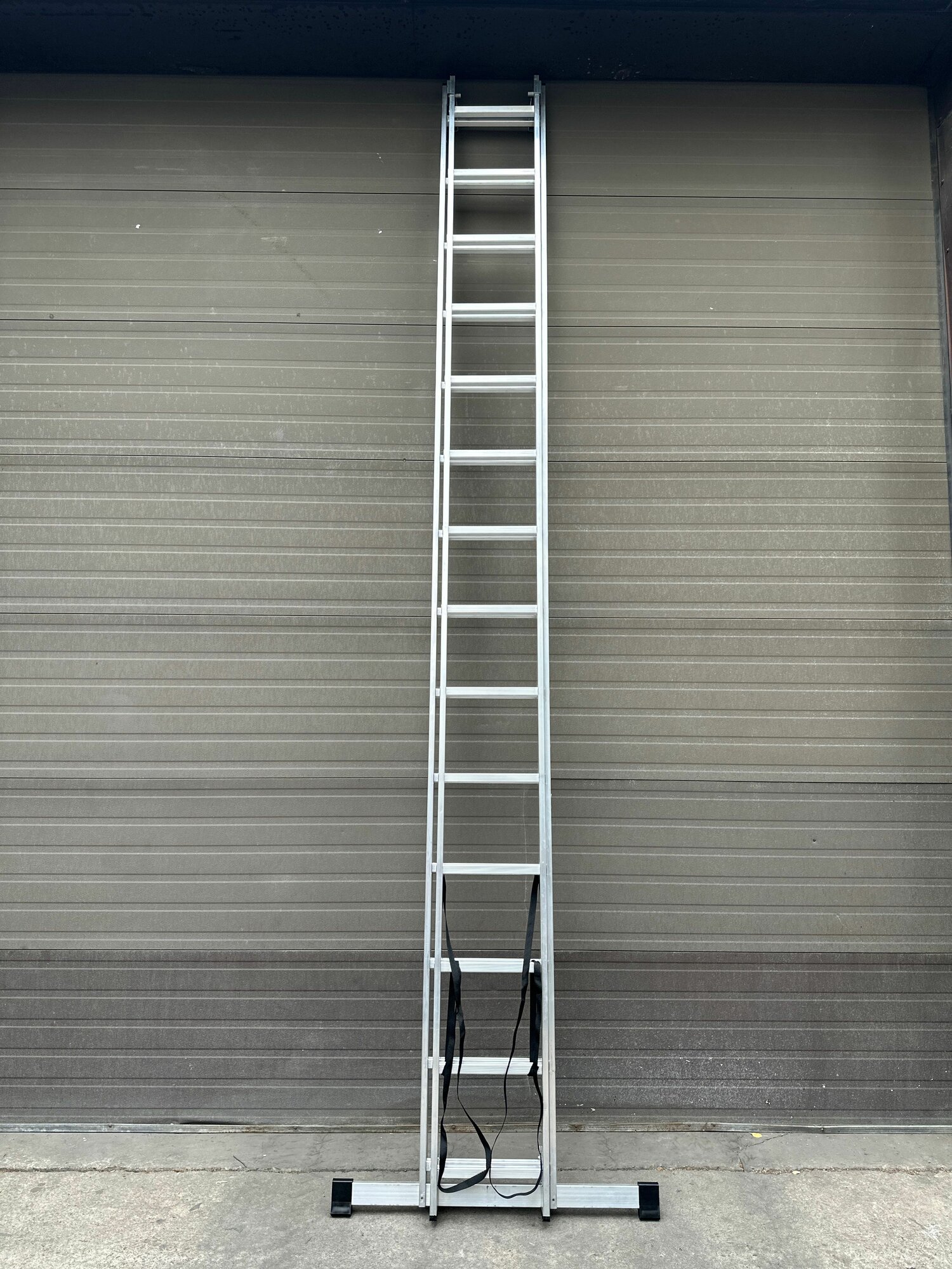 Лестница стремянка двухсекционная алюминиевая NORD 2х14, высота в разложенном виде 6,74м