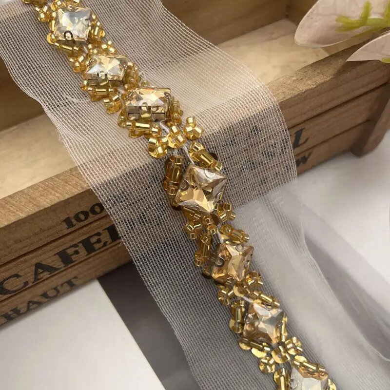 Блестящая кружевная лента с камнями 1.7см white gold