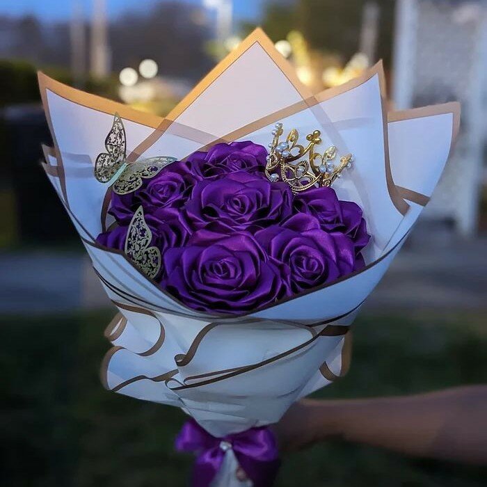 Букет роз из атласной ленты/Подарок на праздник/Декоративные цветы/