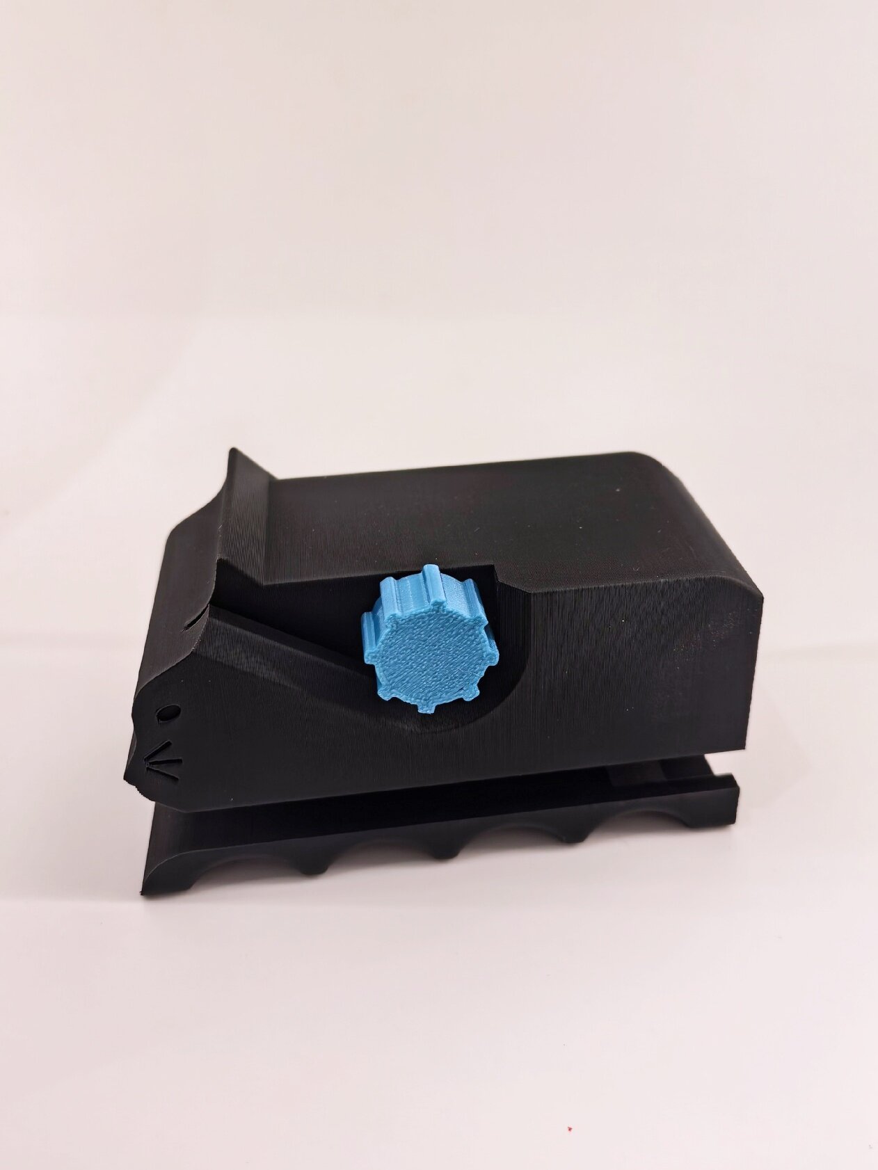 Ручной резак для картона, для создания кошачьих когтеточек, с лезвием, цвет черный