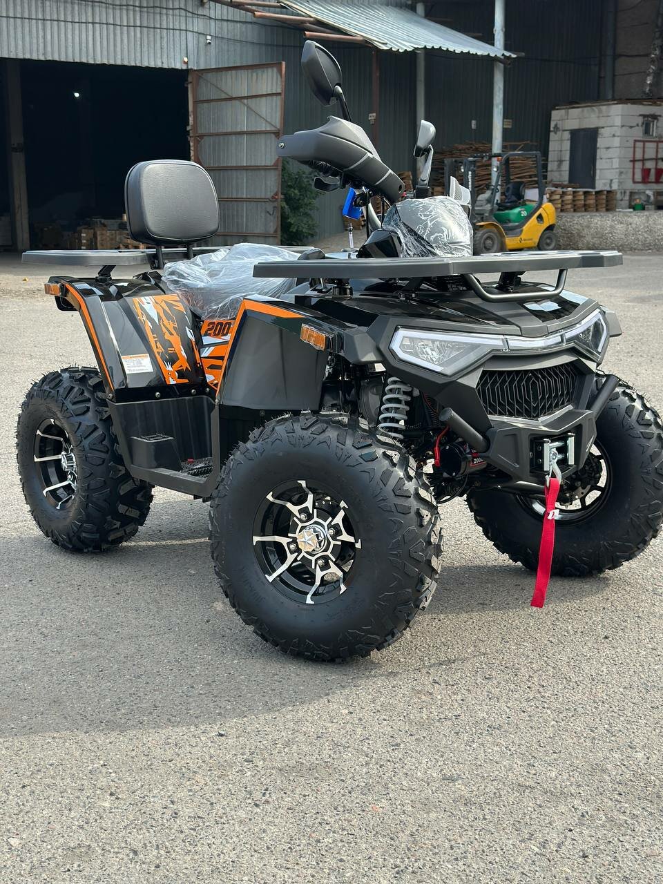 Квадроцикл 200 кубов, бензиновый, автомат (вариатор), 2WD, электростартер